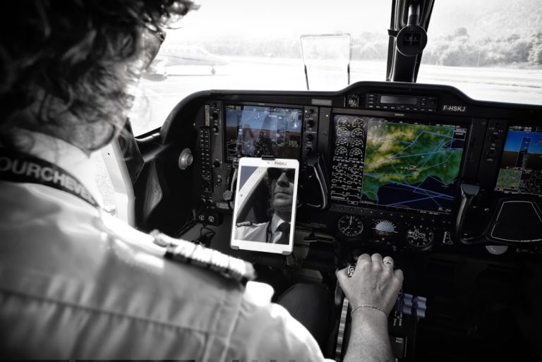 AVIATOR TP600 - Alpine Airlines | Courchevel | Saint-Tropez | Paris