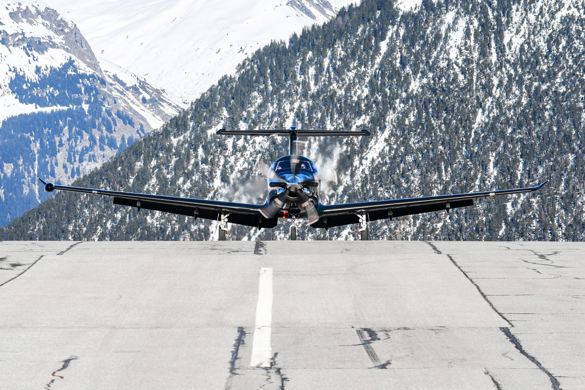 Pilatus PC12 | Airport Courchevel LFLJ - Alpine Airlines